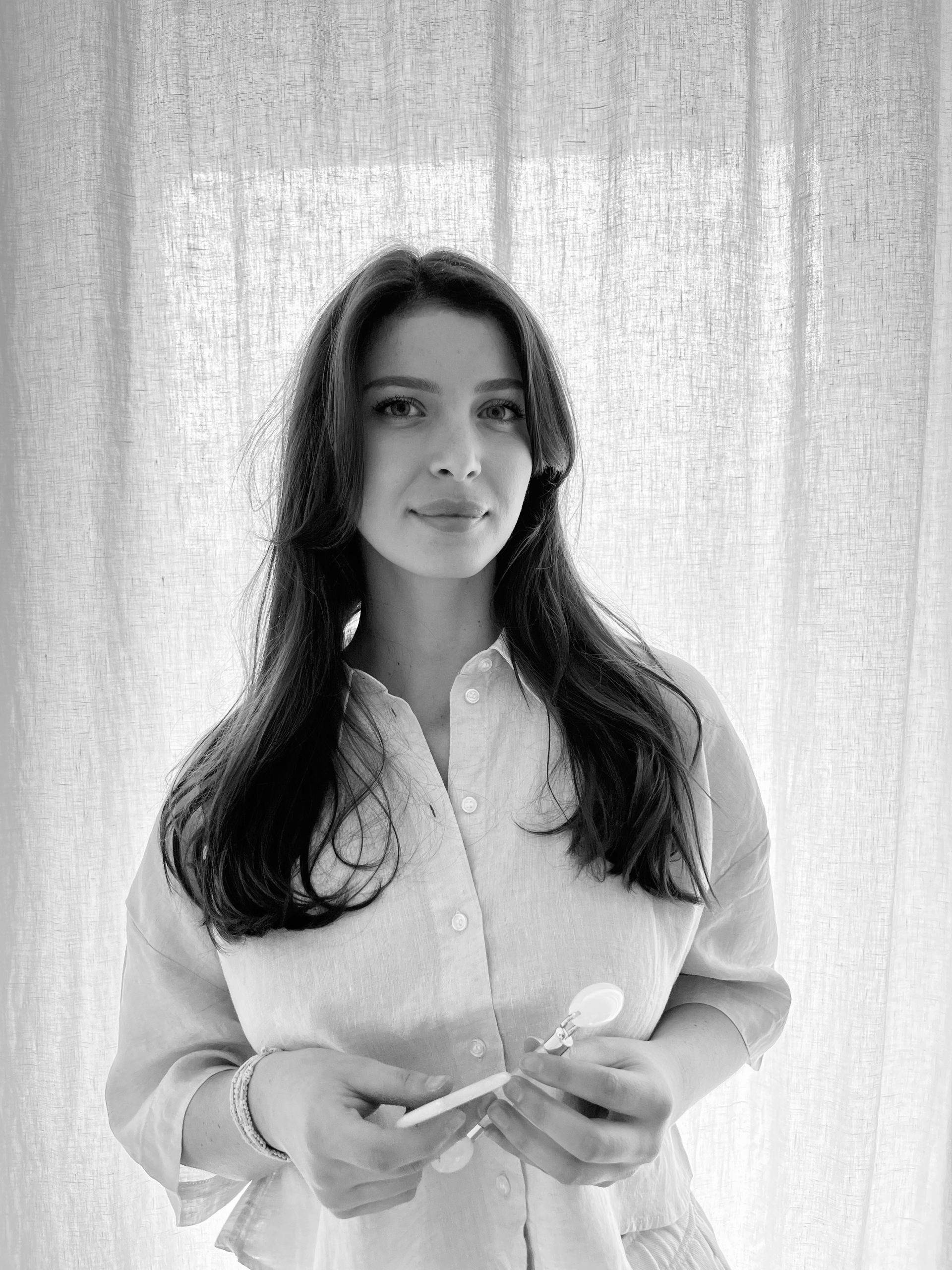 Découvrez notre facialiste holistique formée à l'Ecole de massages ...